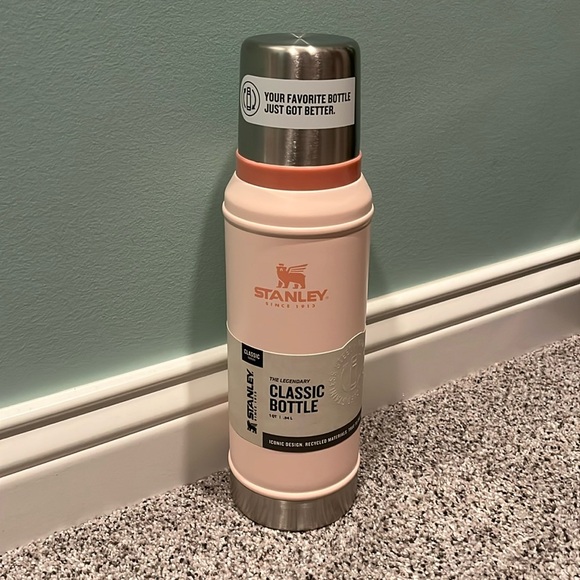 Stanley | Other | Stanley Classic Legendary Bottle Qt Limestone | Poshmark